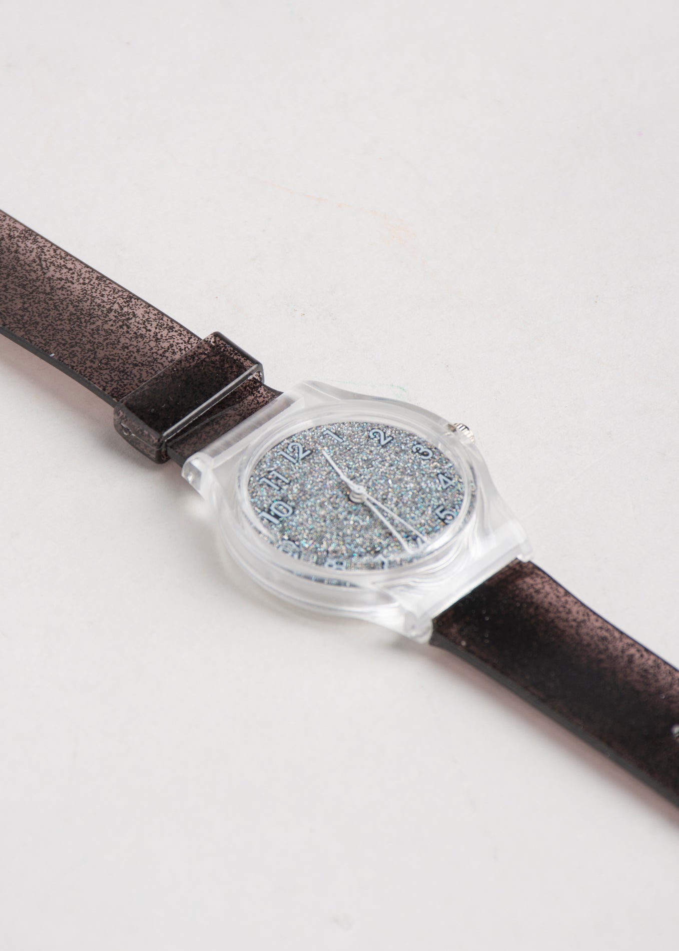 Reloj analógico transparente brillos